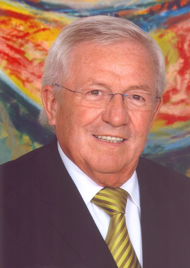 Schwadorfs Bürgermeisterlegende Richard Gebert - Rückzug aus der ...