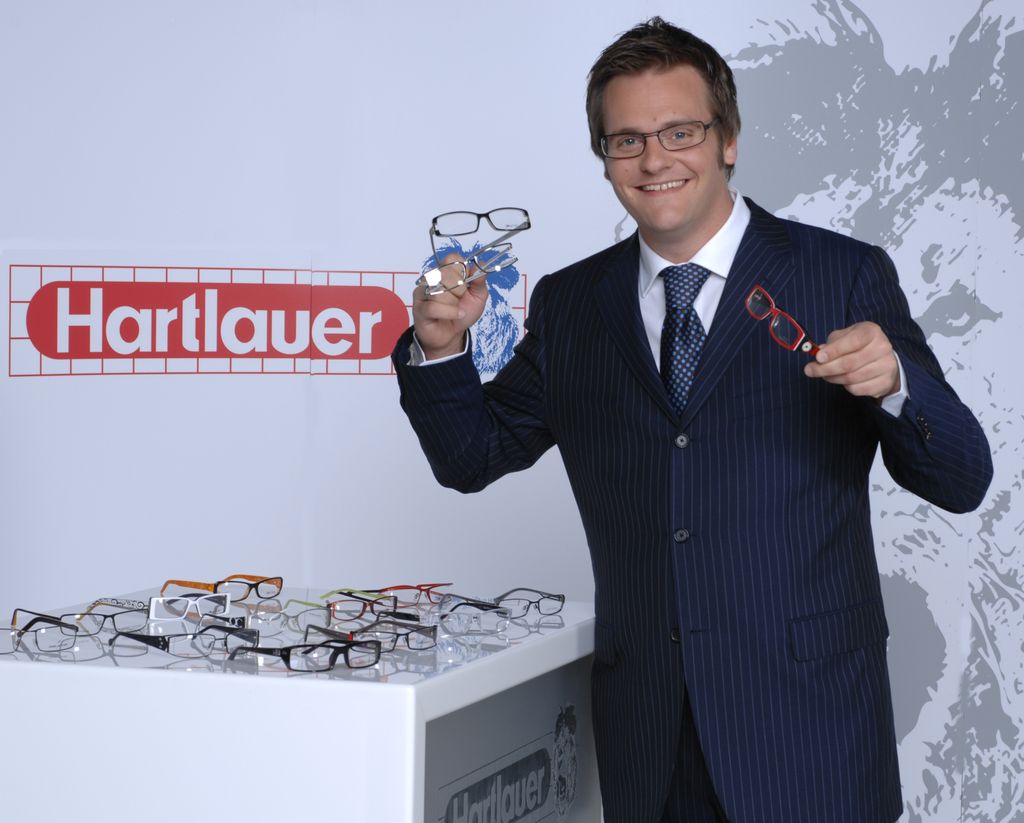 Hartlauer präsentiert die neue Art Brillen zu kaufen: Die Abo Brille ...