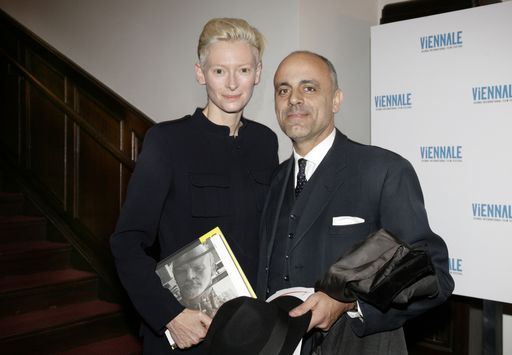 Gerald Matt trifft Tilda Swinton im Rahmen der Weltpremiere von ...