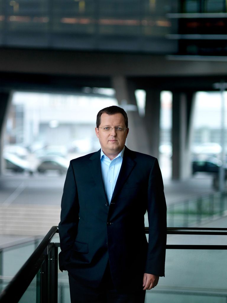 T-Mobile CFO Wolfgang Kniese übernimmt neue Position innerhalb der ...