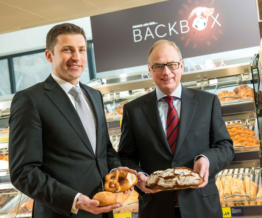 Hofer schafft mehr als 1.000 neue Arbeitsplätze mit der BACKBOX