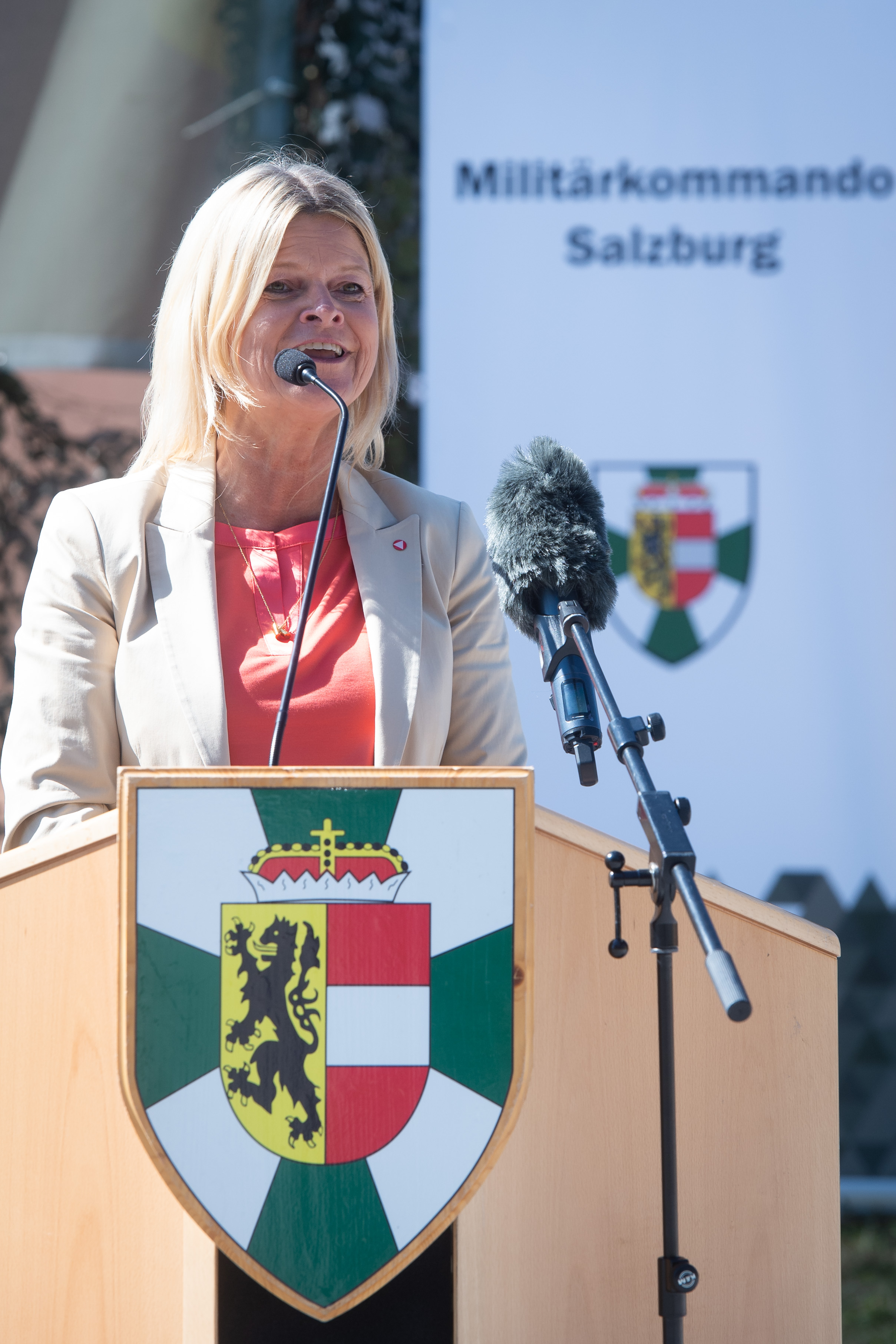 Bundesheer: Verteidigungsministerin Tanner investiert 23 Millionen in Neubau der Regionalküche ...