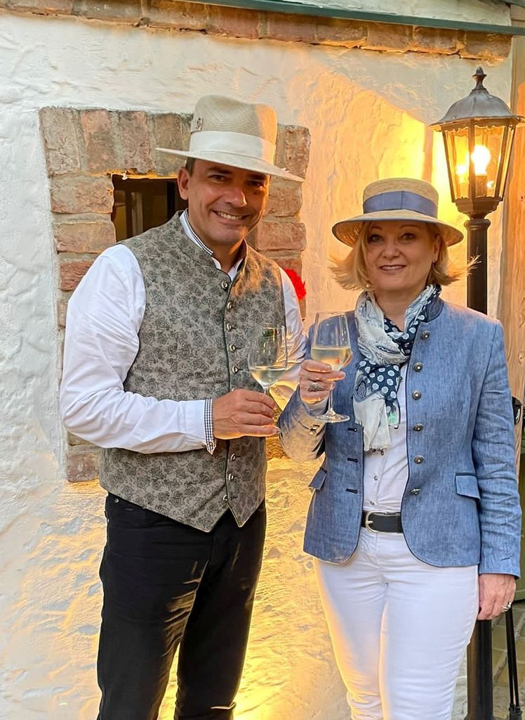 „Mari Blu“ bei Messe „TRAU DICH“: Exklusiver Kopfschmuck als Krönung ...