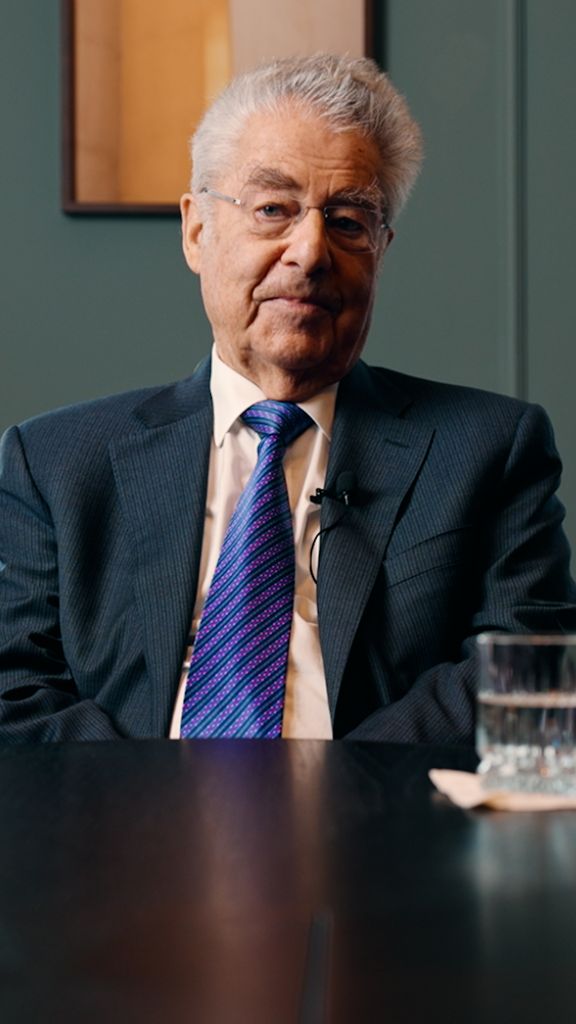 Altbundespräsident Dr. Heinz Fischer unterstützt Alexander Van der ... Altbundespräsident Dr. Heinz Fischer unterstützt Alexander Van der ...