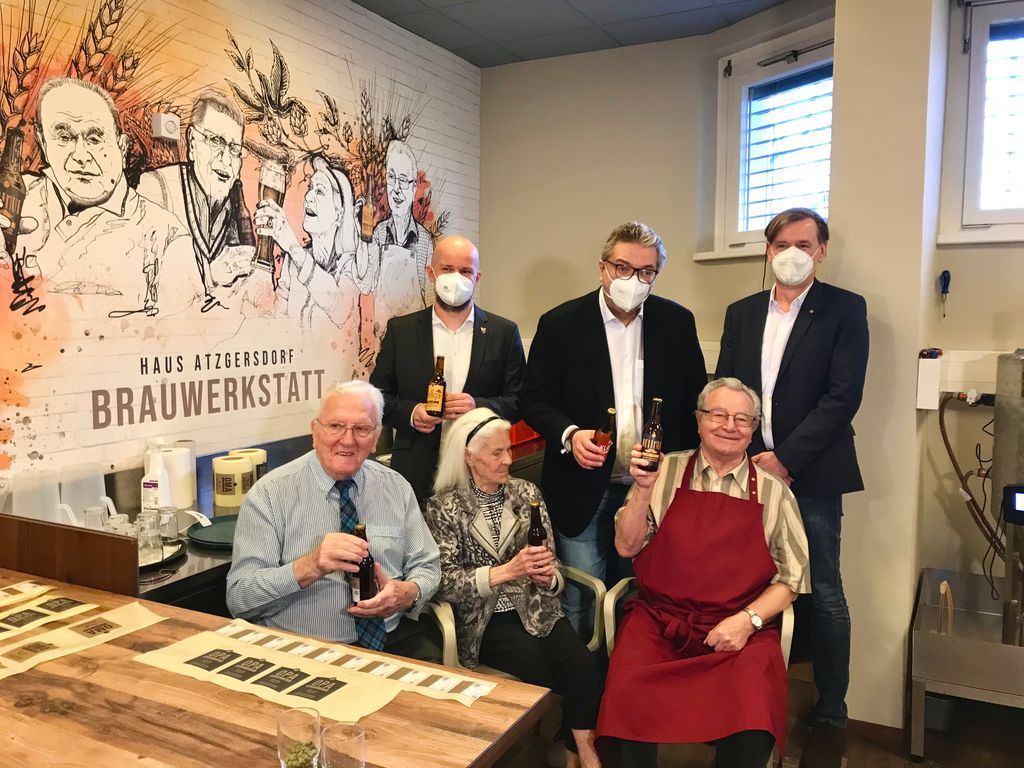 Applaus und Blitzlicht für das Oma-/Opa-Bier aus Wien!