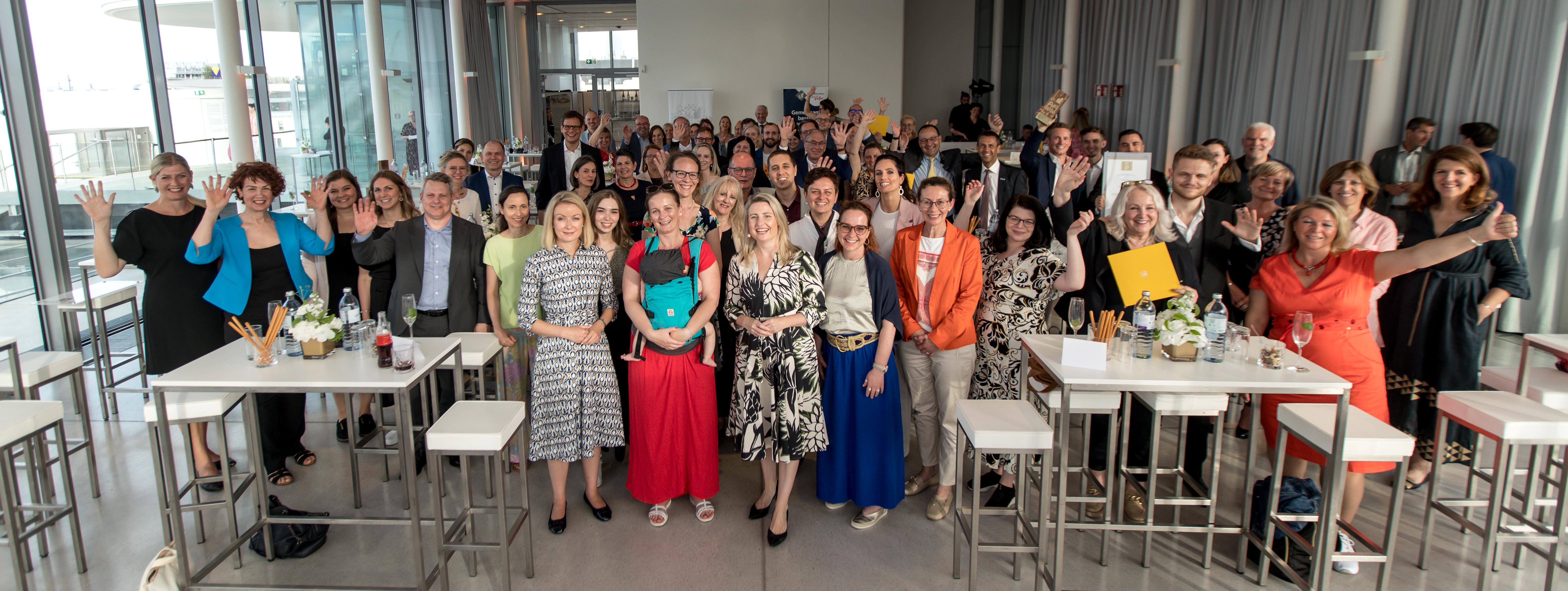 Das sind die Staatspreisträger „Familie & Beruf“ 2024 | Familie und ...