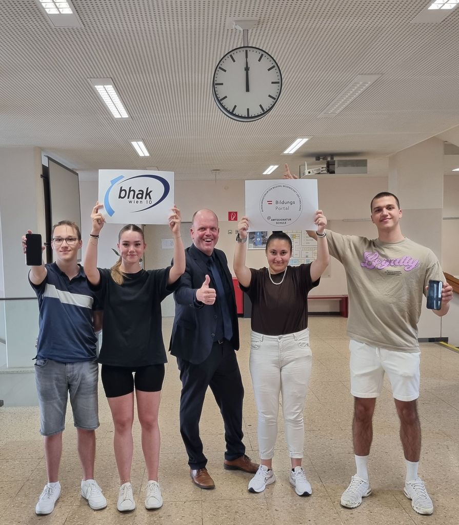 Online-Zeugnis um Mitternacht - BHAK 10 zeigt, wie's geht!