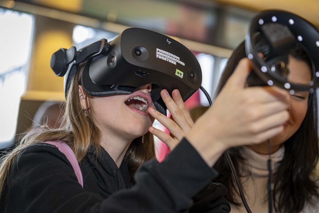 Girls! TECH UP-Erlebnistag 2025: Schülerinnen erleben Zukunftstechnologien