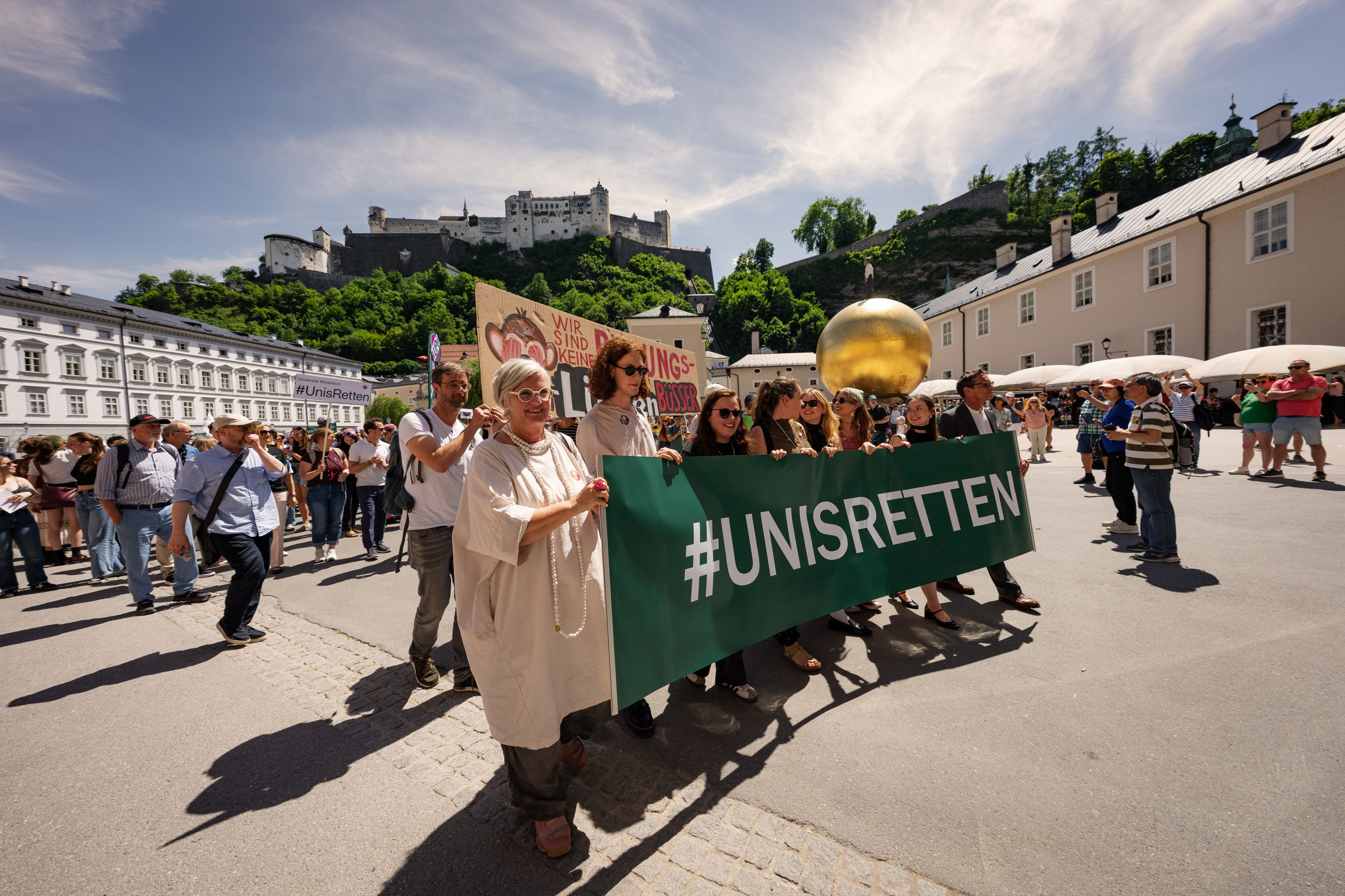 Breiter Protest gegen Budgetkürzungen