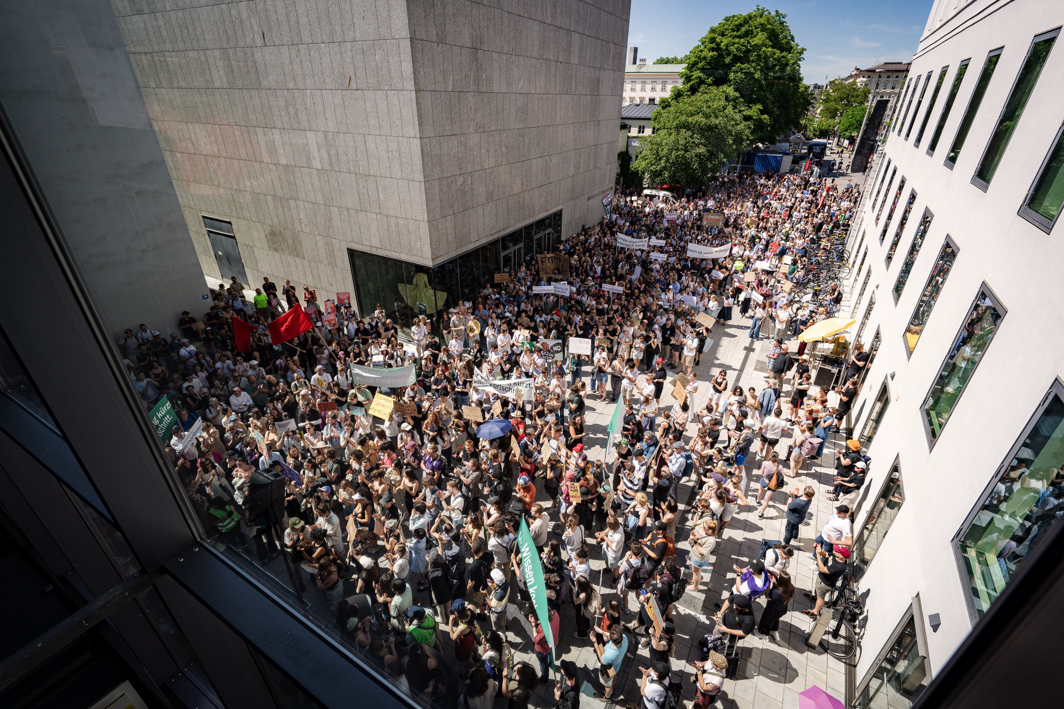 Breiter Protest gegen Budgetkürzungen